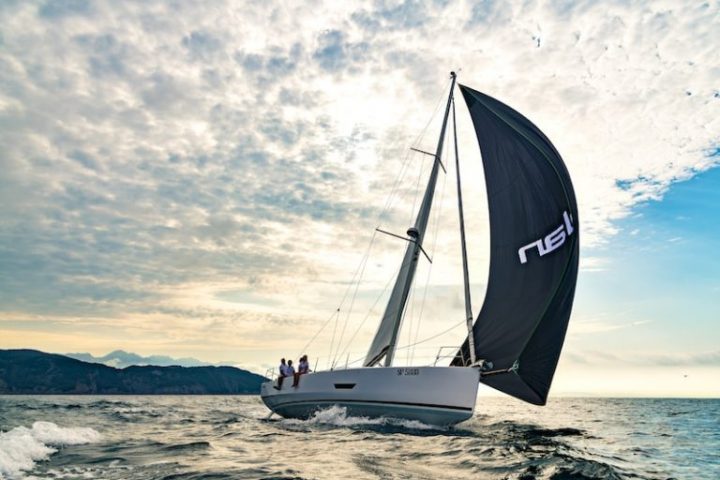 Elan E5 on test. Speed and precision | Yachting News
