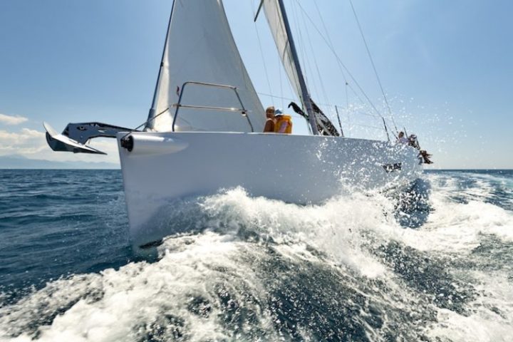 Elan E5 on test. Speed and precision | Yachting News
