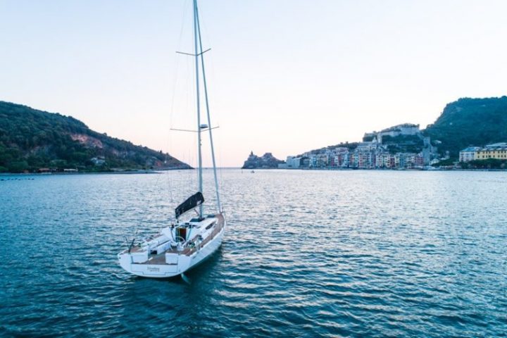 Elan E5 on test. Speed and precision | Yachting News