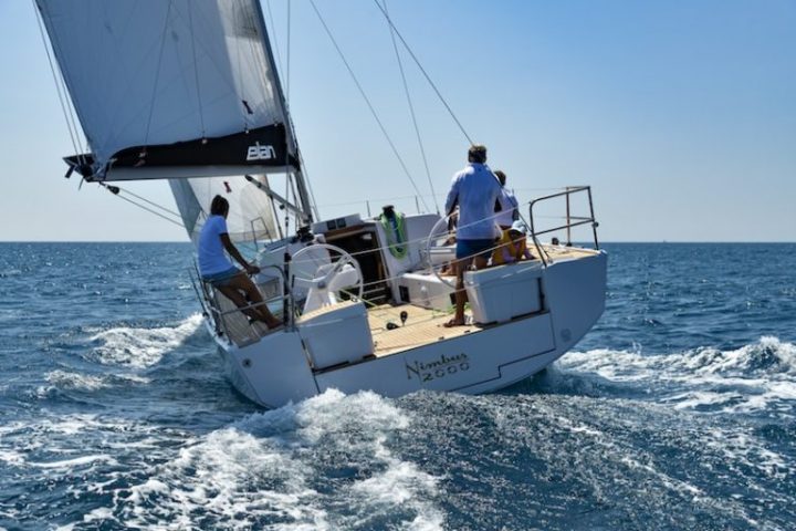 Elan E5 on test. Speed and precision | Yachting News