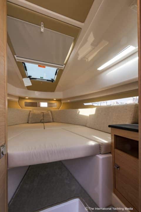 Flipper 900 ST: a small cabin cruiser with extraordinary qualities ...