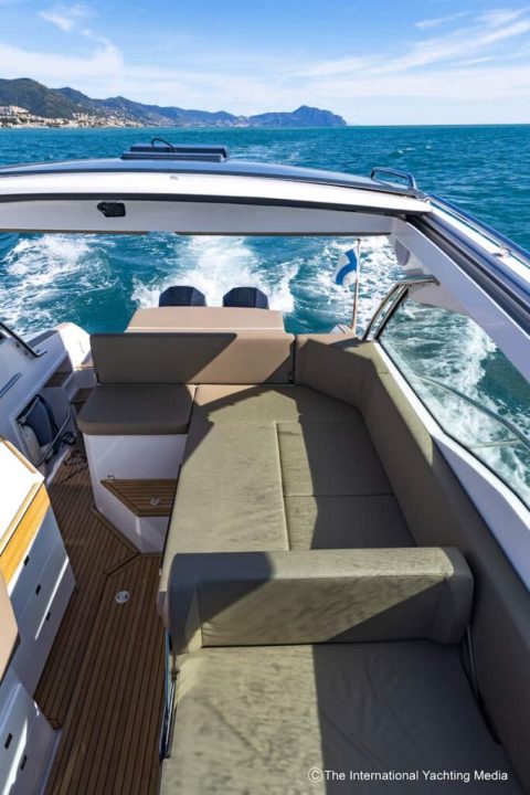 Flipper 900 ST: a small cabin cruiser with extraordinary qualities ...