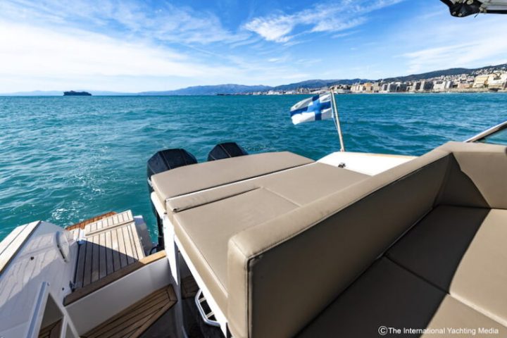 Flipper 900 ST: a small cabin cruiser with extraordinary qualities ...