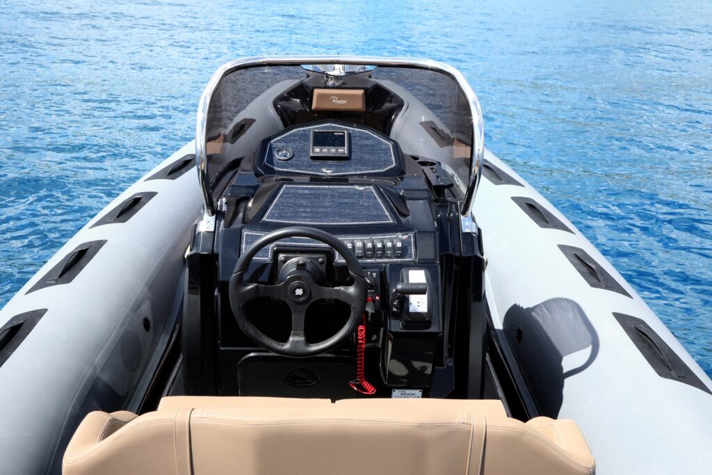 Cayman 26.0 Sport Touring: the Mini Maxi RIB from Ranieri