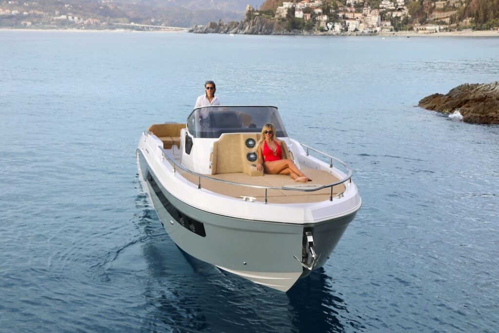 Ranieri International Next 330 LX Sea Trial | Yachting News