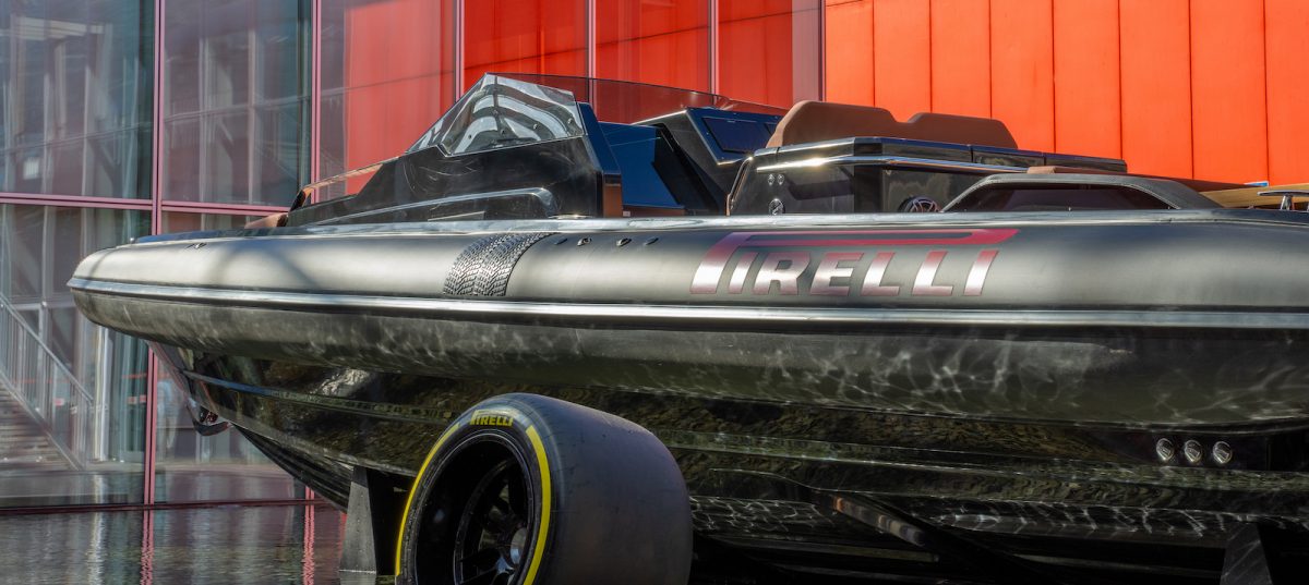 After the Red Dot Design Award, the PIRELLI 35 SPEEDSTER is in Milan