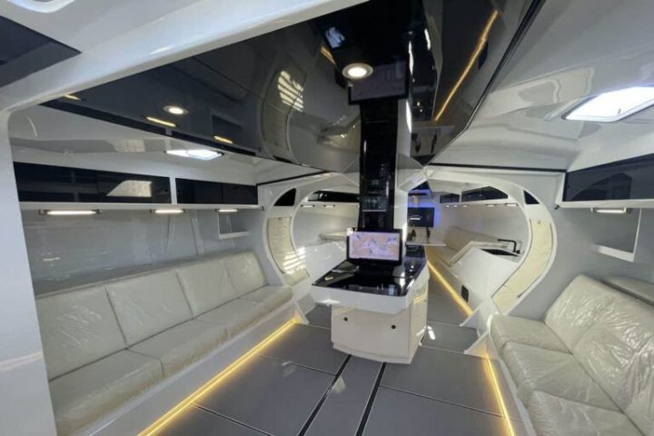 NEO 570C at Genoa with two one-offs| Yachting News