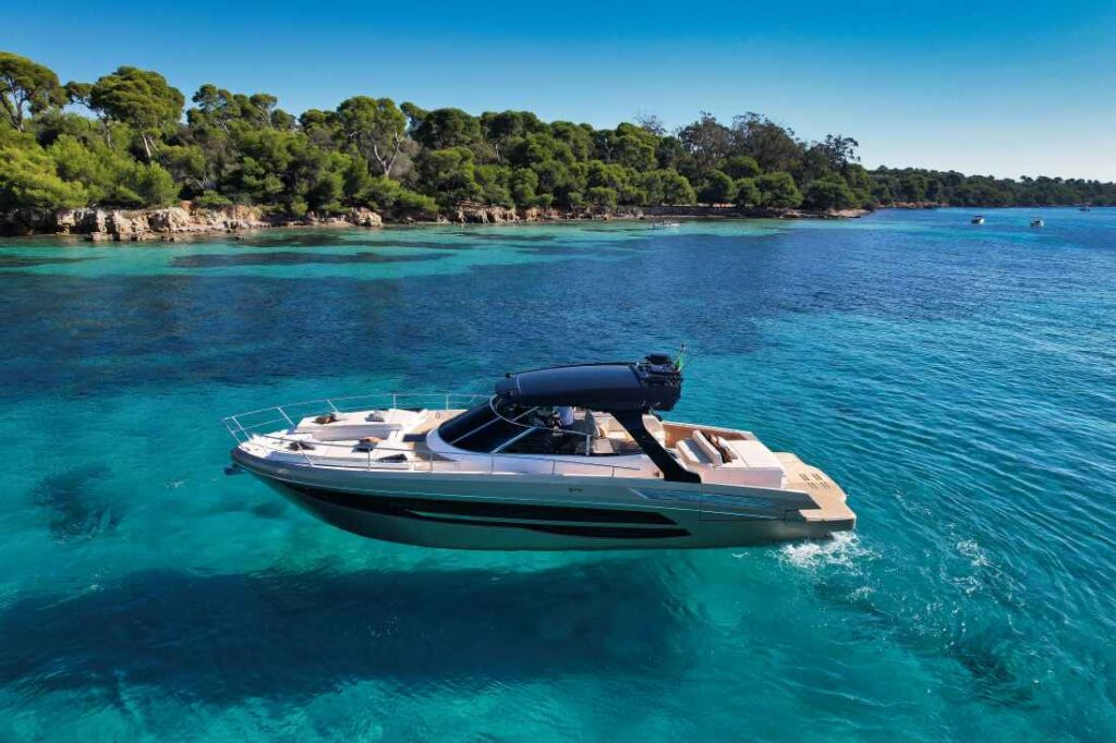 FIM 470 Regina: class, power and lots of light | Yachting News