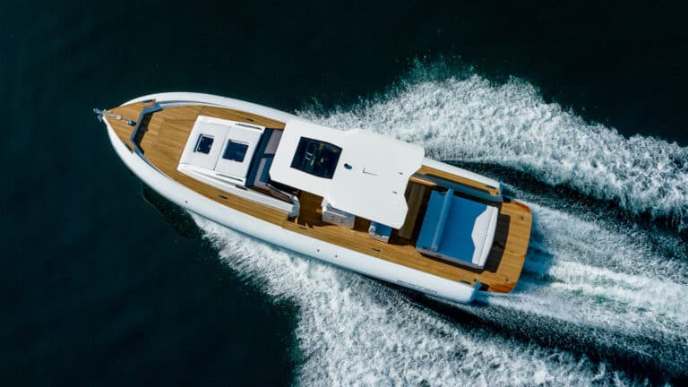 Scanner Envy 1200 TT Inboard: cruising on silk| Yachting News