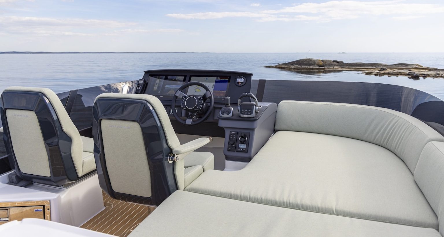 Nimbus 495 Flybridge: an out-of-the-ordinary explorer yacht on test ...