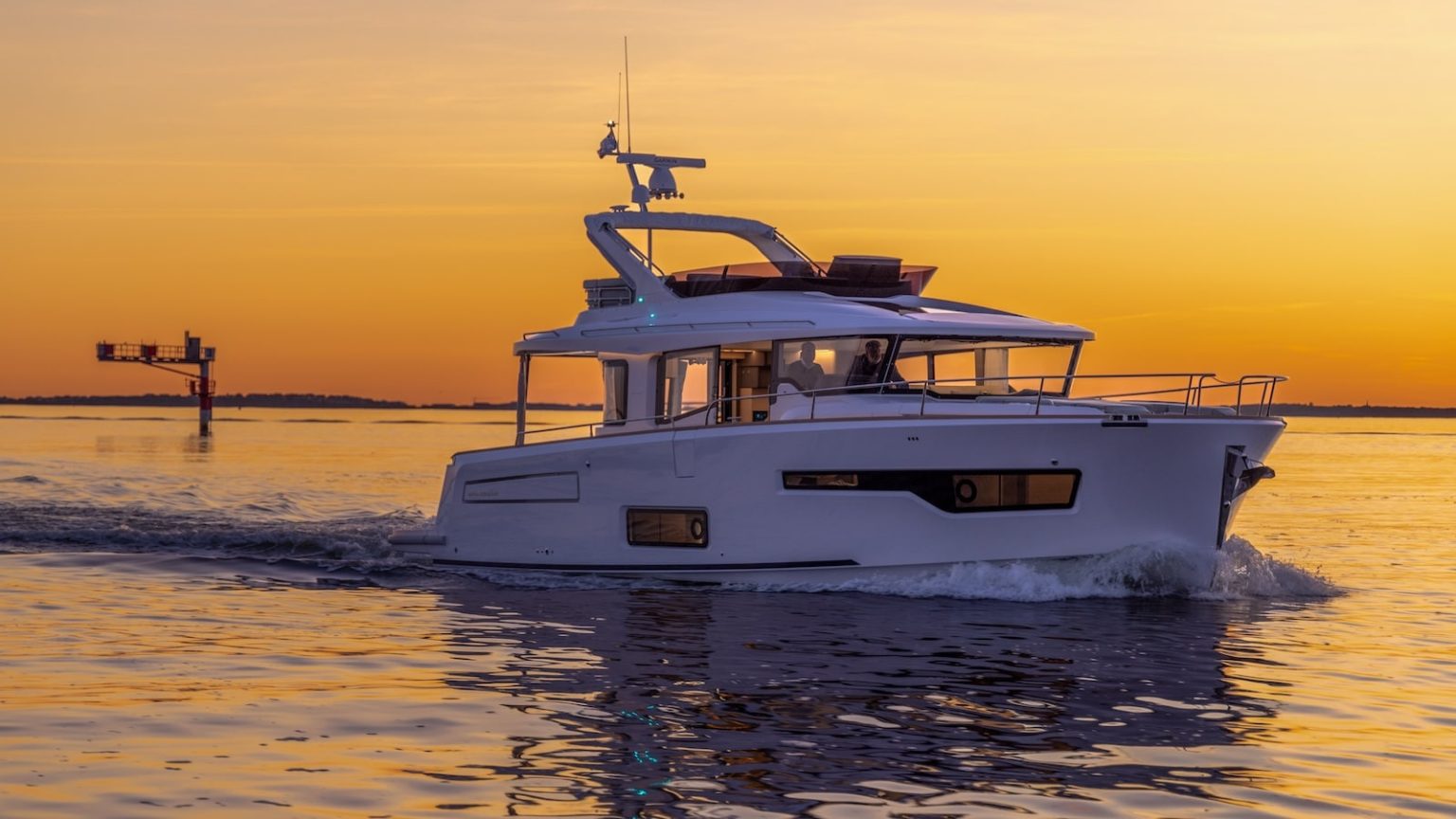 Nimbus 495 Flybridge: an out-of-the-ordinary explorer yacht on test ...