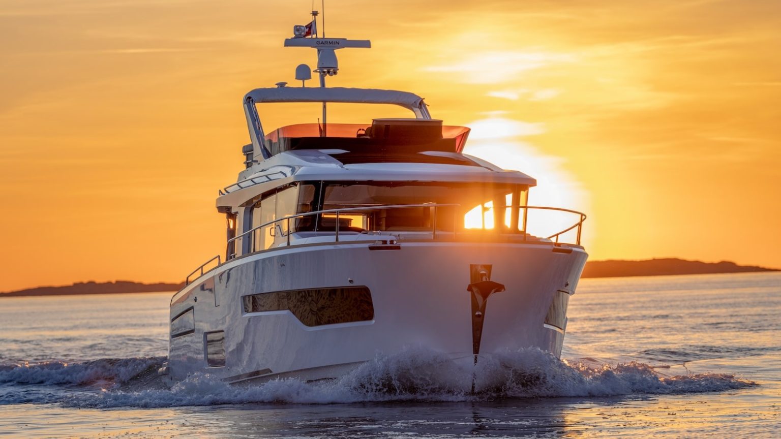 Nimbus 495 Flybridge: an out-of-the-ordinary explorer yacht on test ...