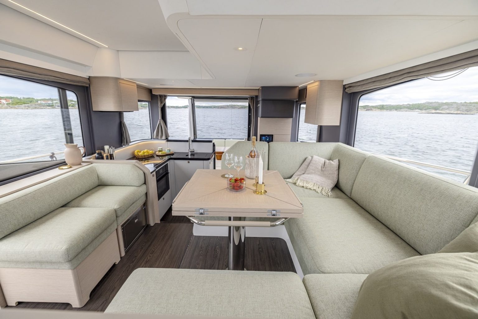 Nimbus 495 Flybridge: an out-of-the-ordinary explorer yacht on test ...