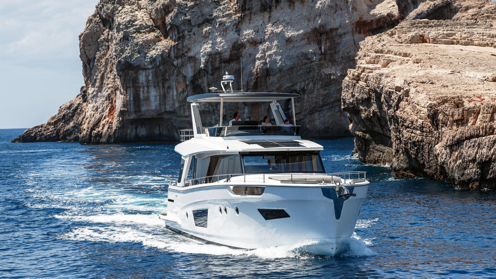 Greenline 58 Fly Hybrid, the new flagship to debut in Cannes | Yachting ...
